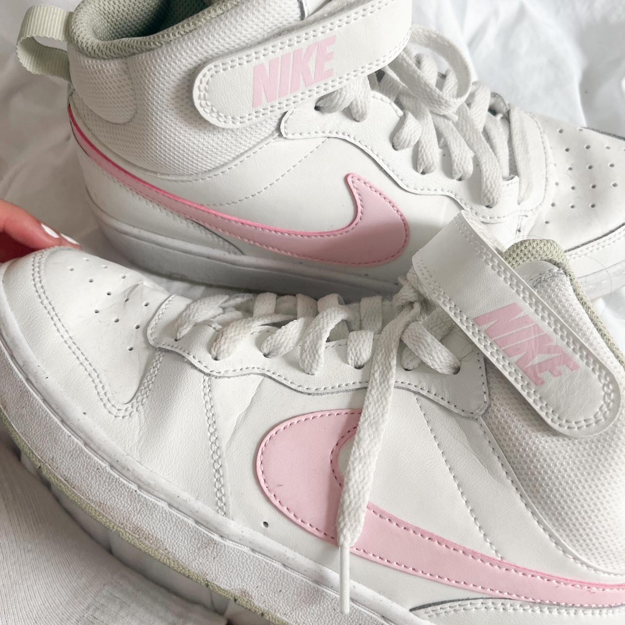 Nike Women's Green and Pink Trainers | Depop