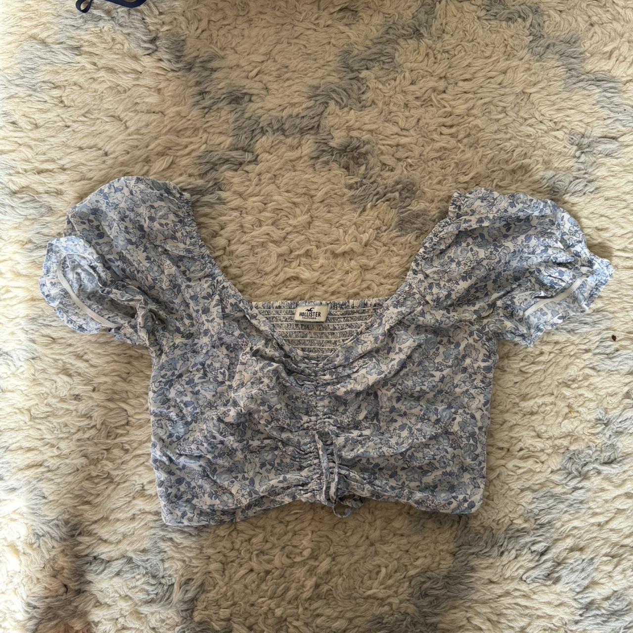 Super cute Hollister cropt flower top size... - Depop