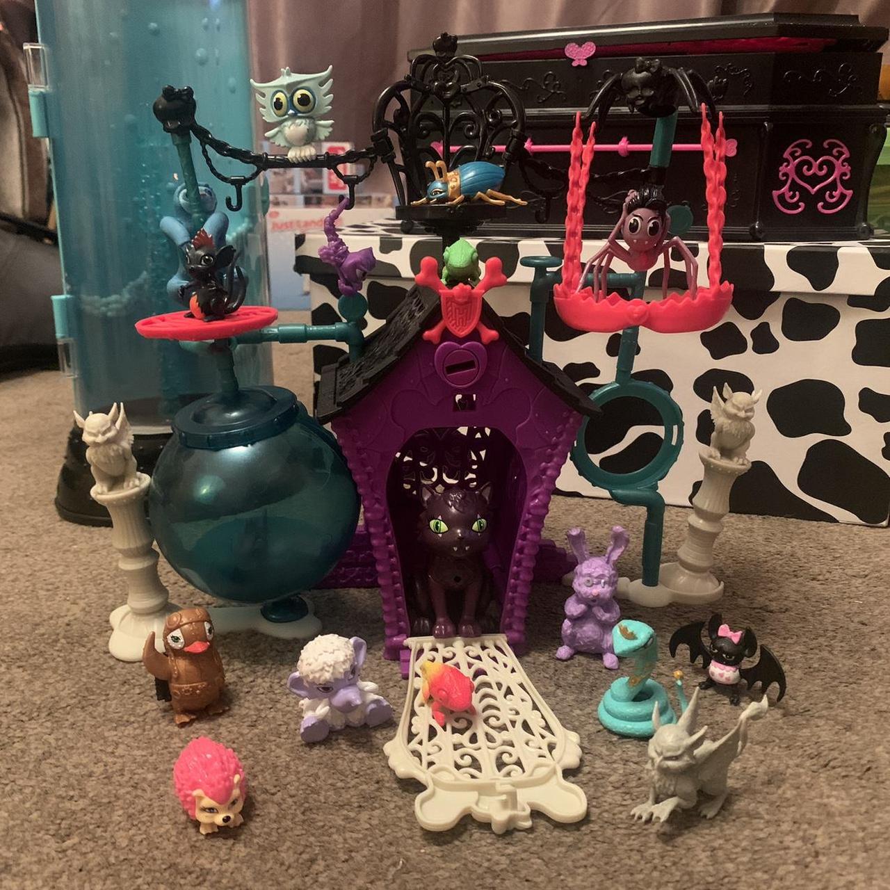 Monster high Pet crypt Key compartment in lounge... - Depop