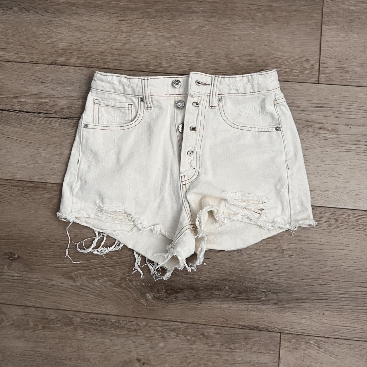 Target Women's Cream Shorts | Depop