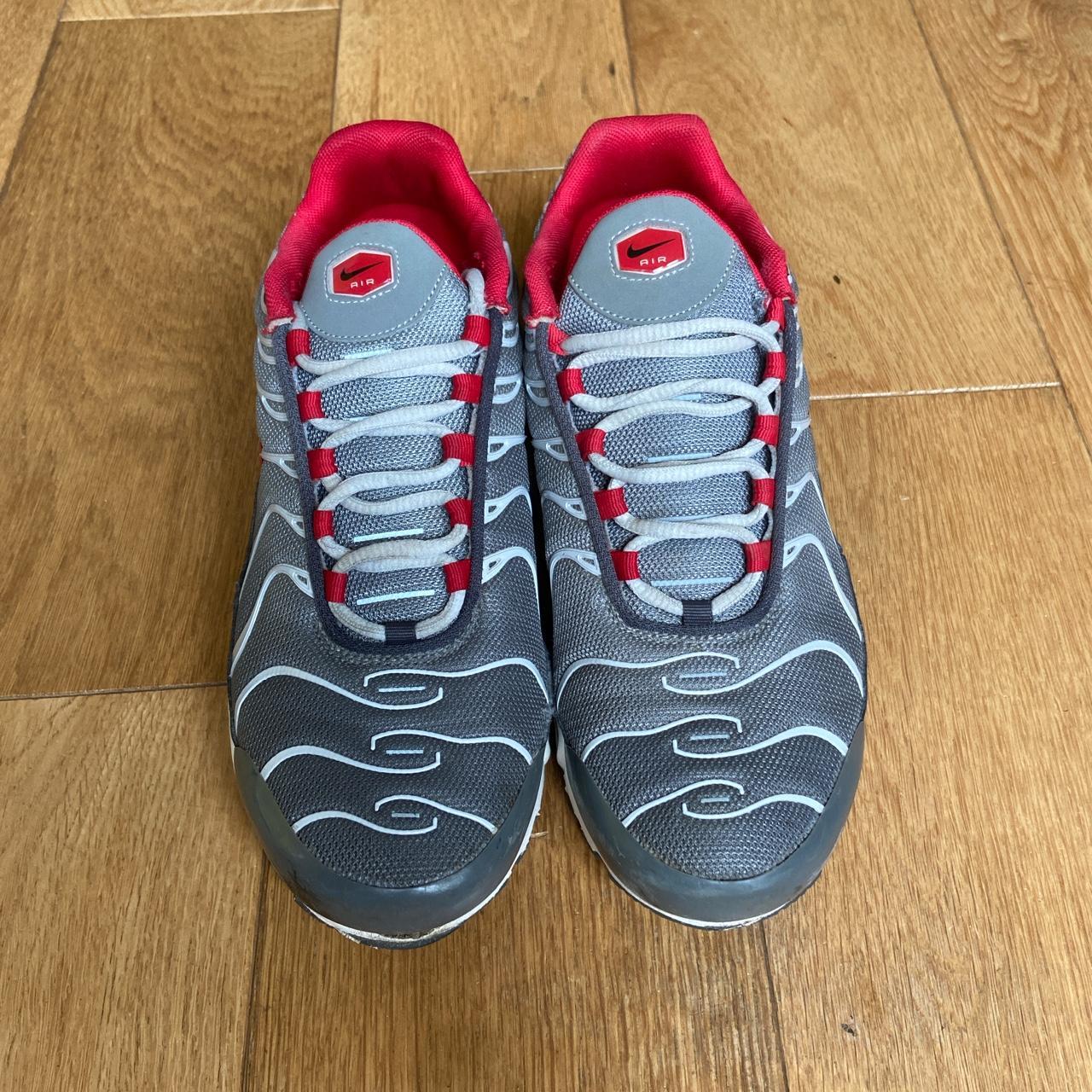 Nike Grey and Red Trainers | Depop