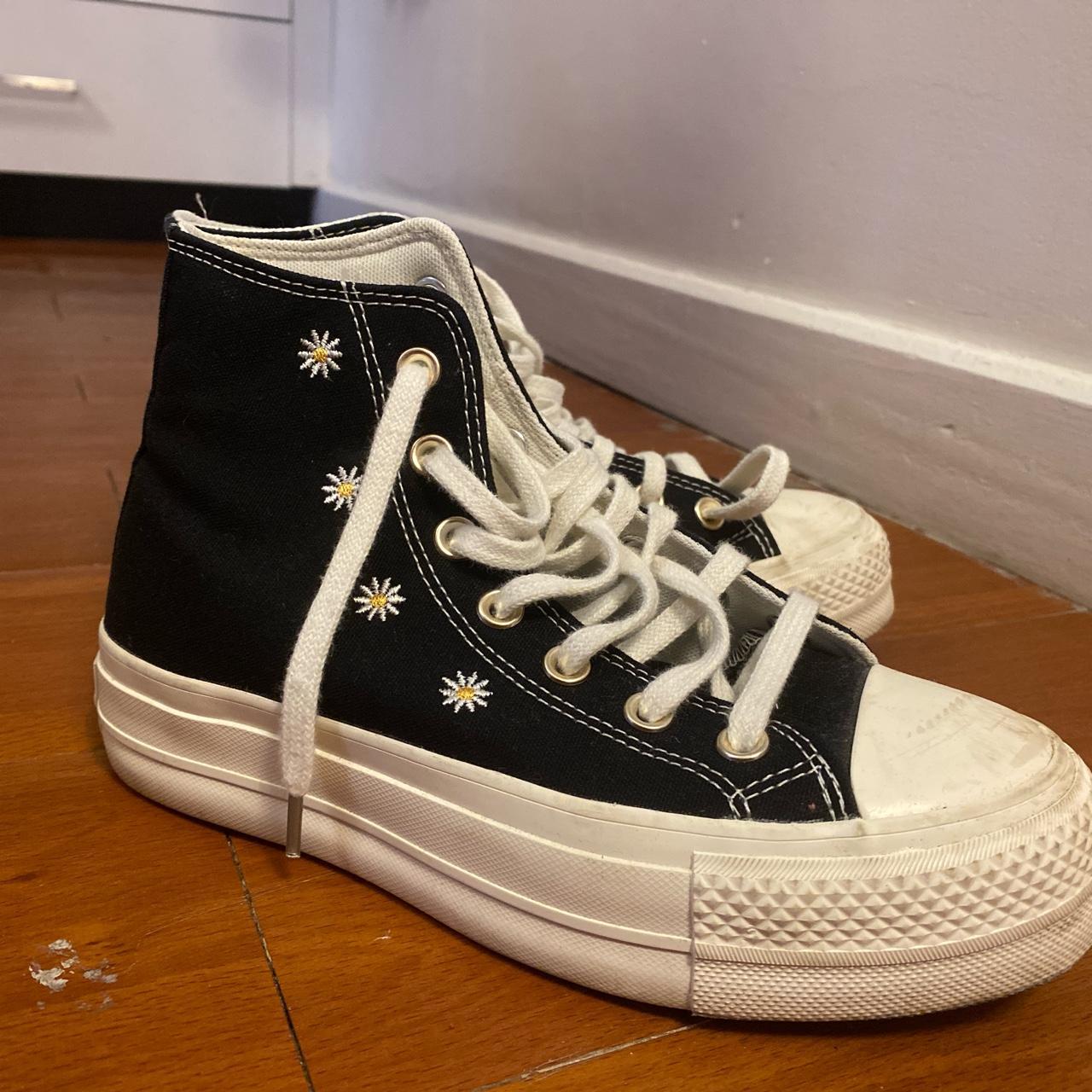 Converse platform daisy high tops. Bought last June;... - Depop