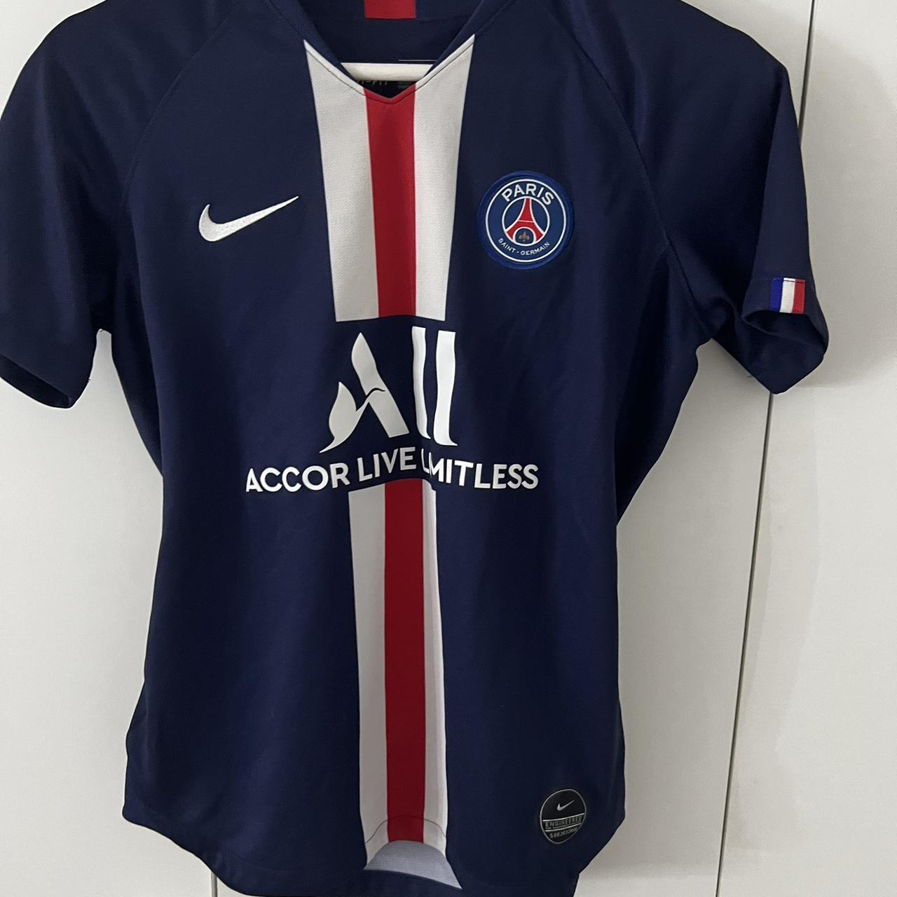 PSG football top Size Small Only wore once - Depop