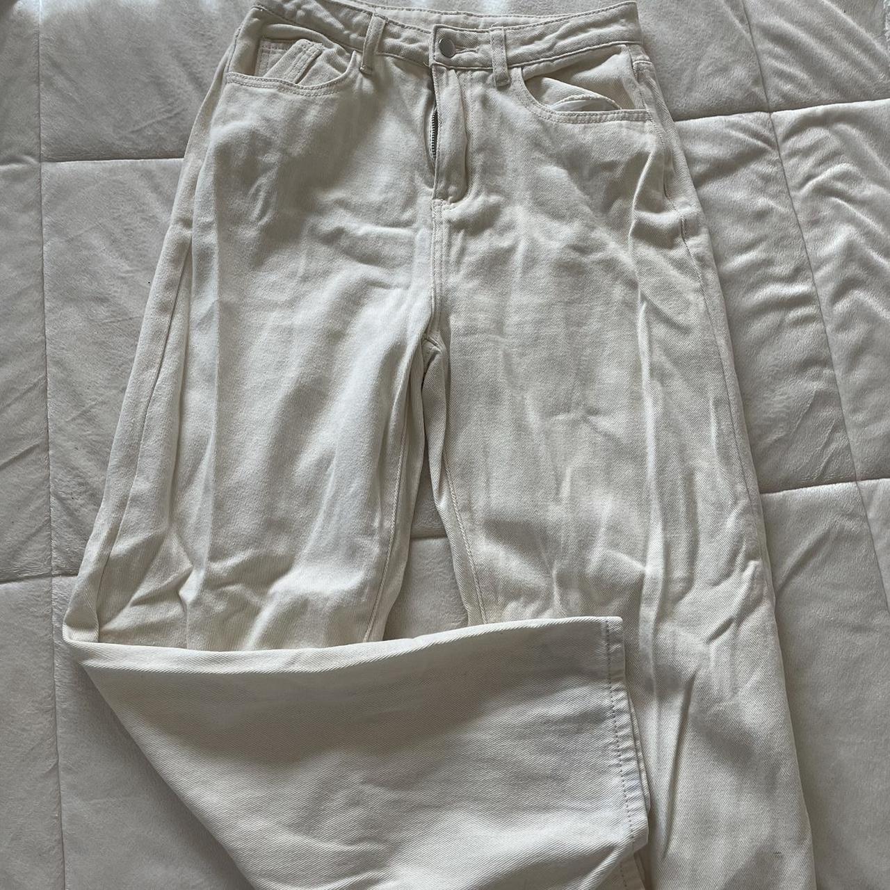 DAZY Women's Cream Jeans | Depop