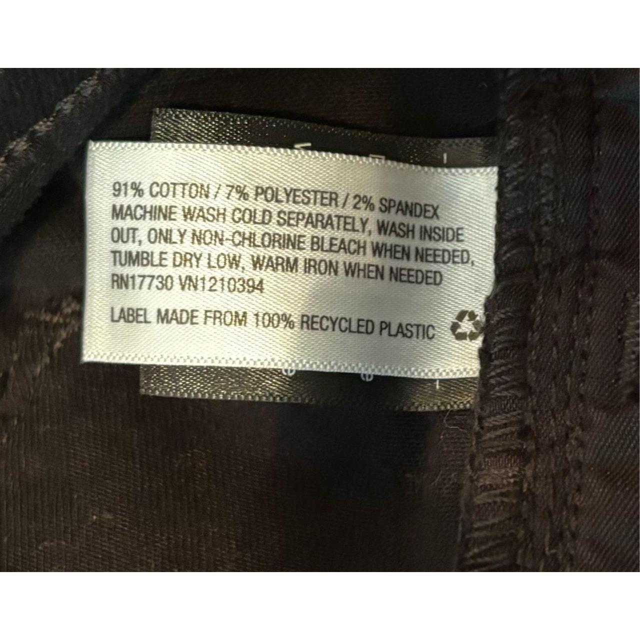 Fitted hip and thigh slim leg smooths and sculpts... - Depop