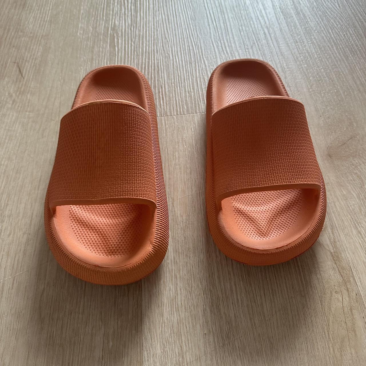 Size 5/6 women’s orange slides - Depop