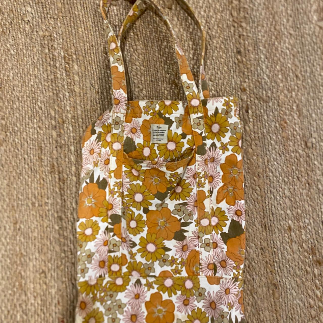 Typo tote bag - Depop