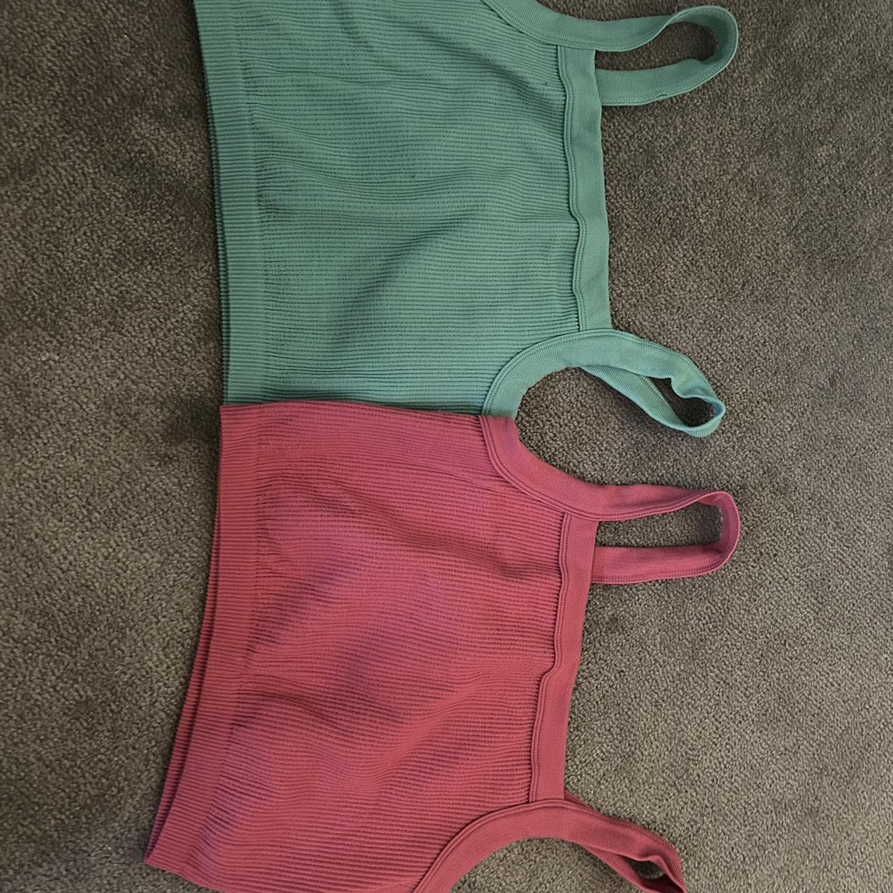 2 Crop tops - Depop