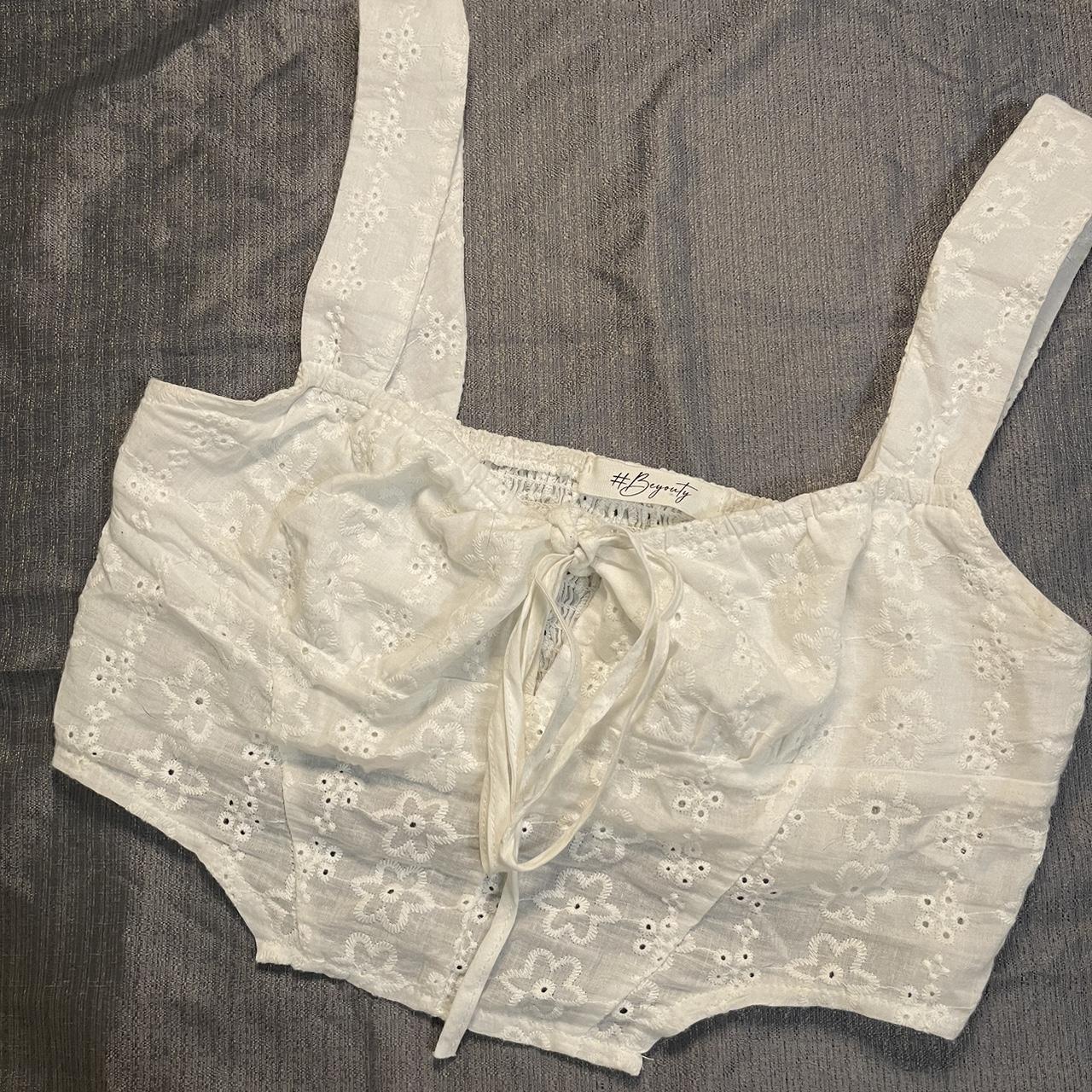 White crop top- size extra small - Depop