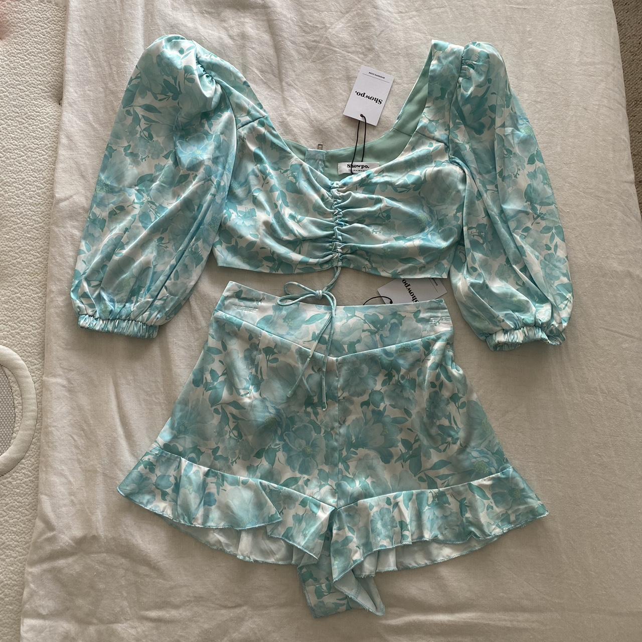 Showpo blue floral set, never worn, size 8 - Depop
