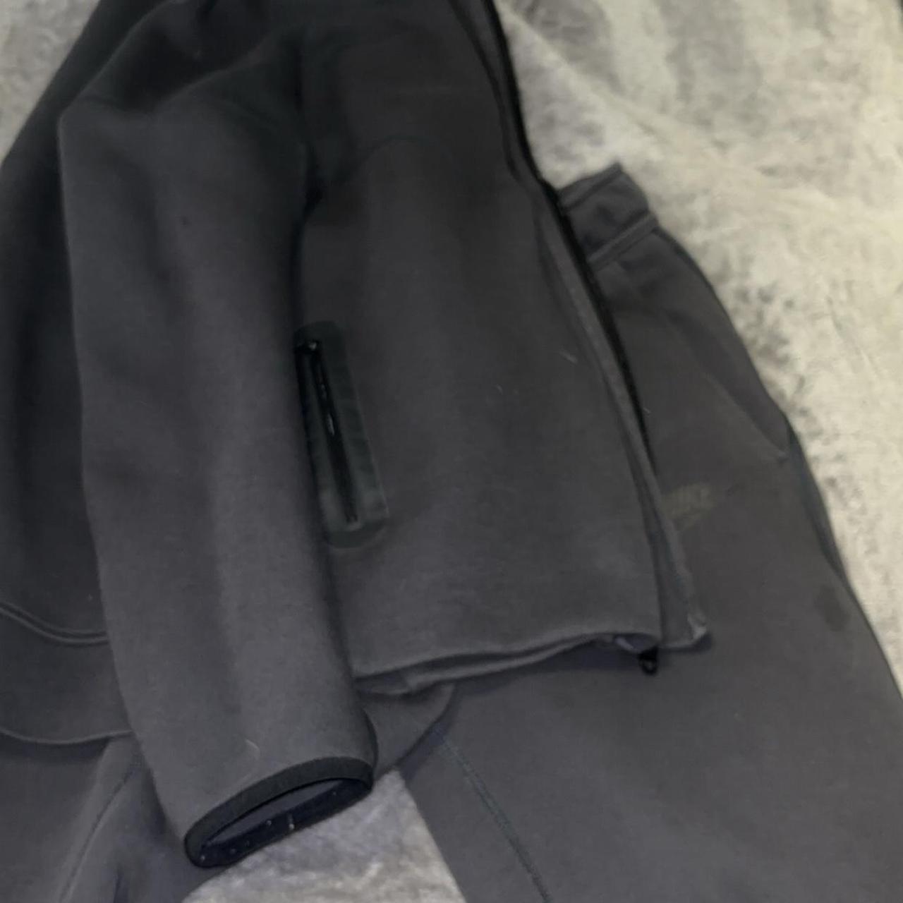 xl junior new season tech fleece been worn a few... - Depop