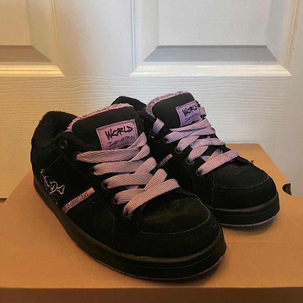 2000s World Industries Chunky skater shoe Fur... - Depop