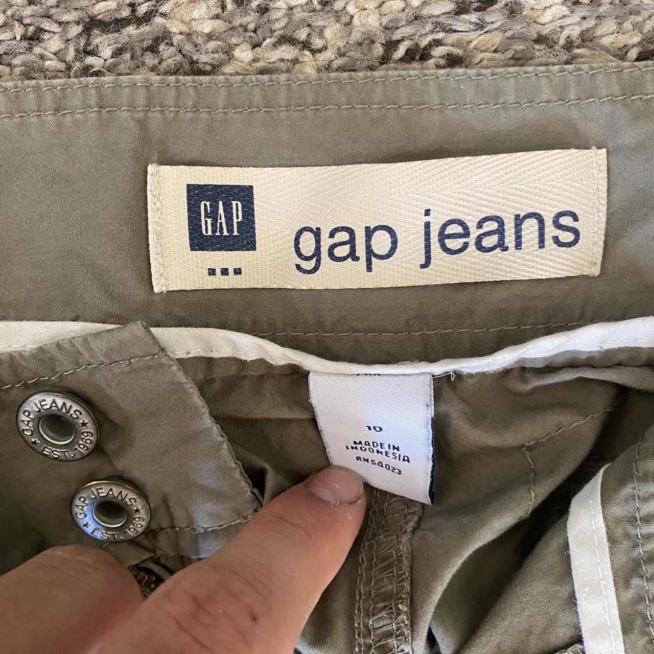 Y2K Women’s Gap Capris - size 10 - good condition... - Depop