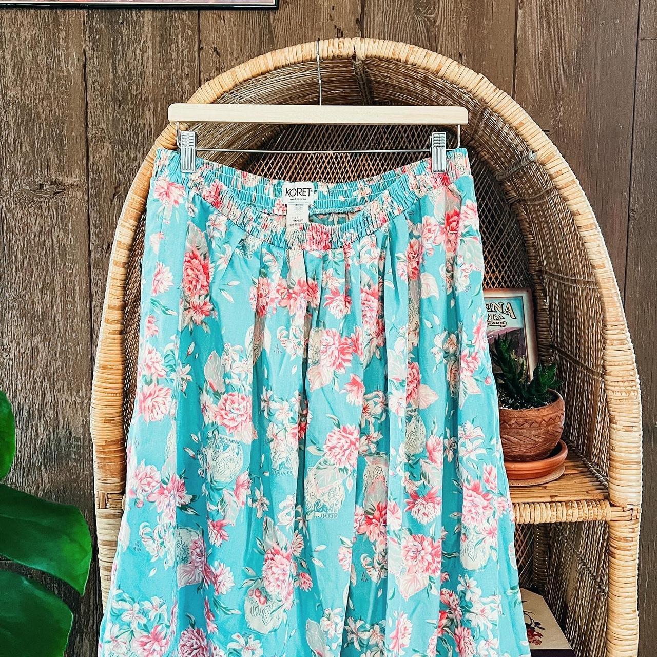 VTG Koret floral skirt - so precious and perfect for... - Depop