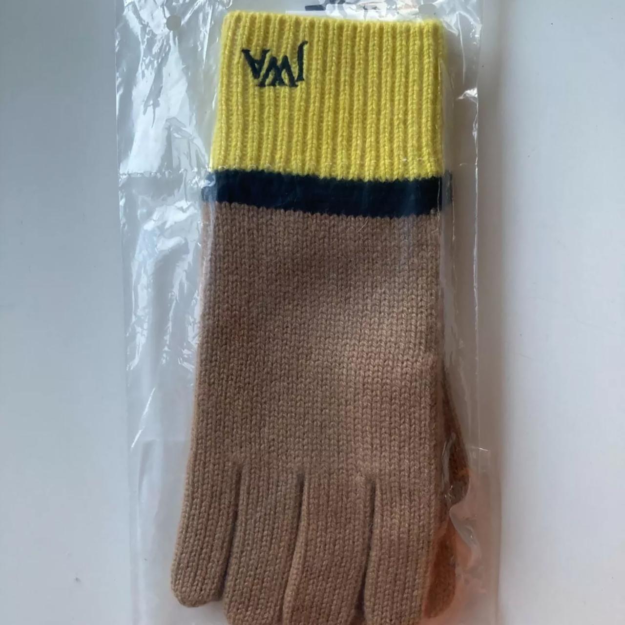 Uniqlo X JW Anderson Unisex Cashmere Gloves 32 Beige... | Depop