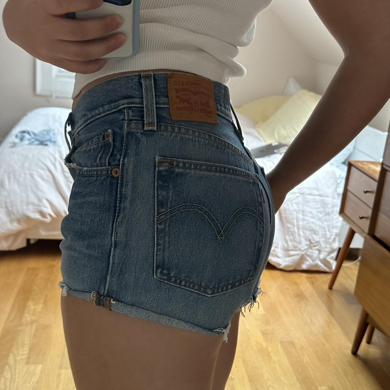 The cutest micro Levi’s shorts Size small/ 27 - Depop