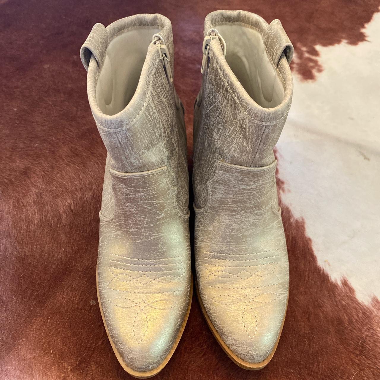 Dirty Laundry Women's Gold Boots | Depop