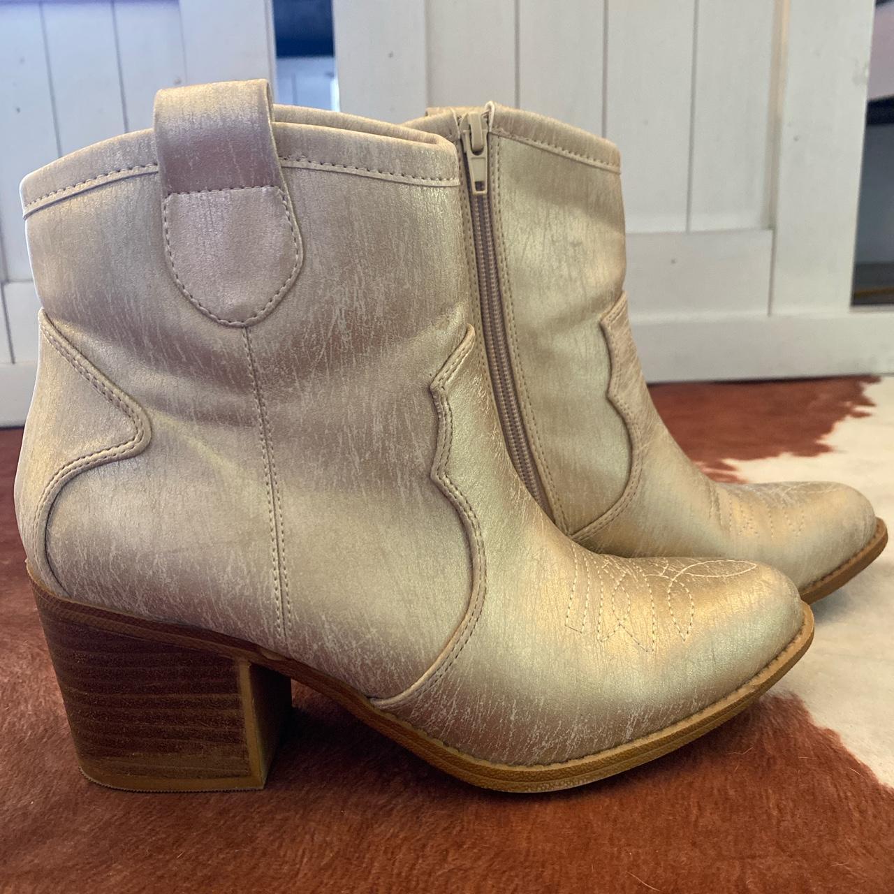 Dirty Laundry Women's Gold Boots | Depop