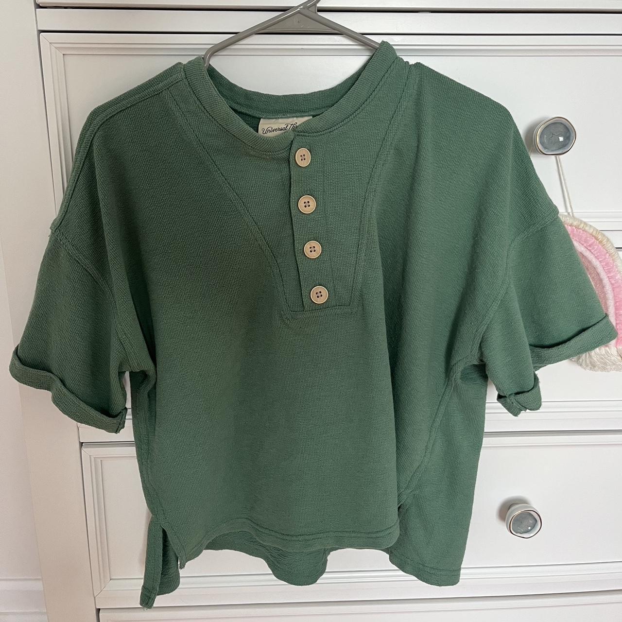 Universal Thread Women's Green T-shirt | Depop