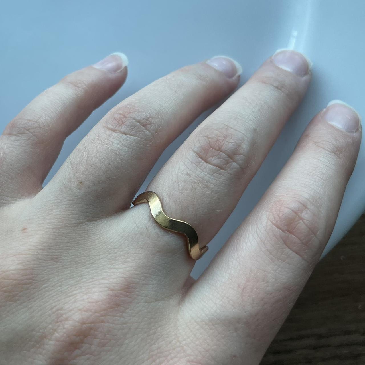 Unique swivel pattern ring, gold band Message me... - Depop