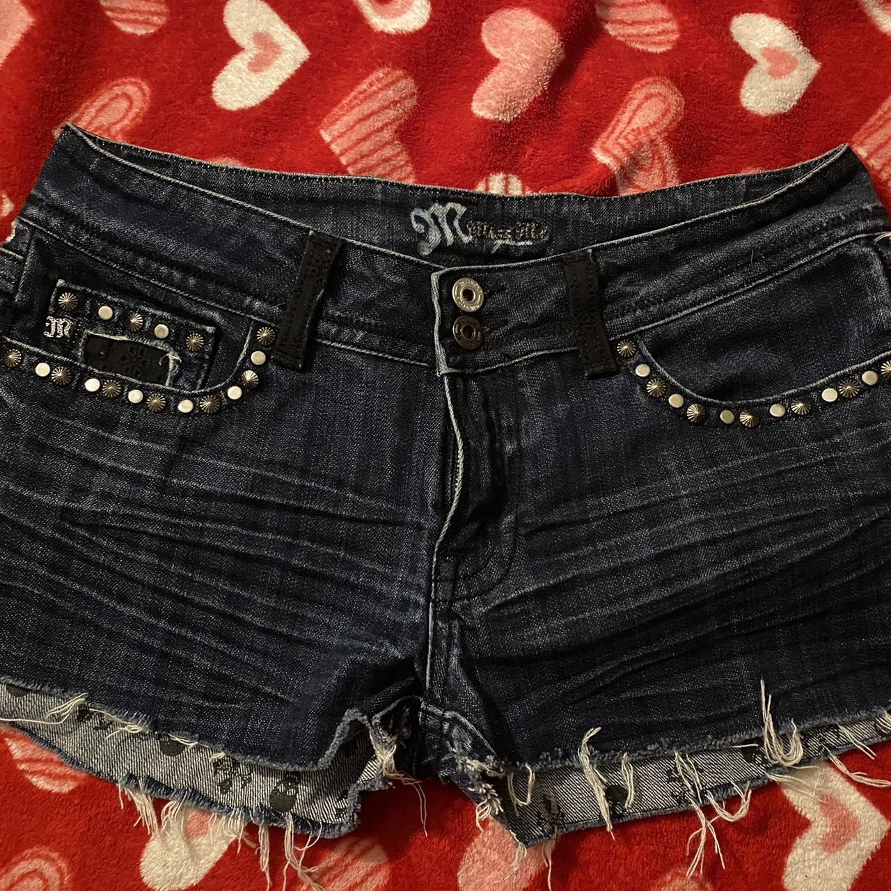 Miss Me jean shorts😻😻 ☆she fits perfeft for size M... - Depop