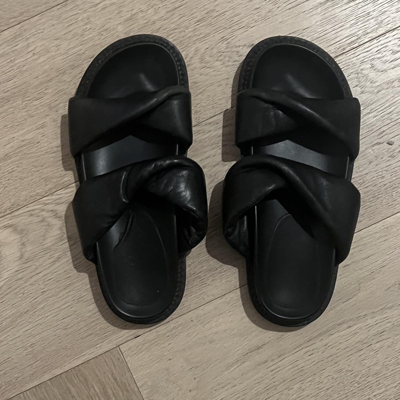 alias mae ‘paris’ sandal in black🫶 all signs of wear... - Depop