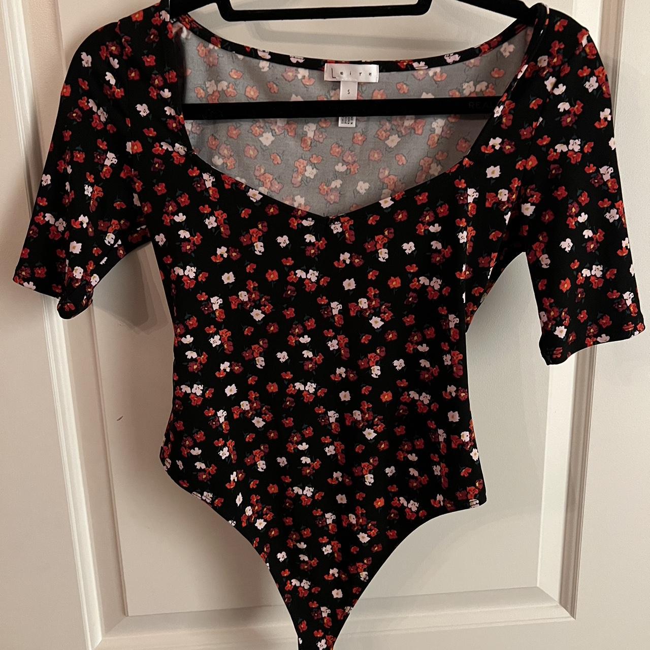 Leith Flower Bodysuit with Quarter... - Depop