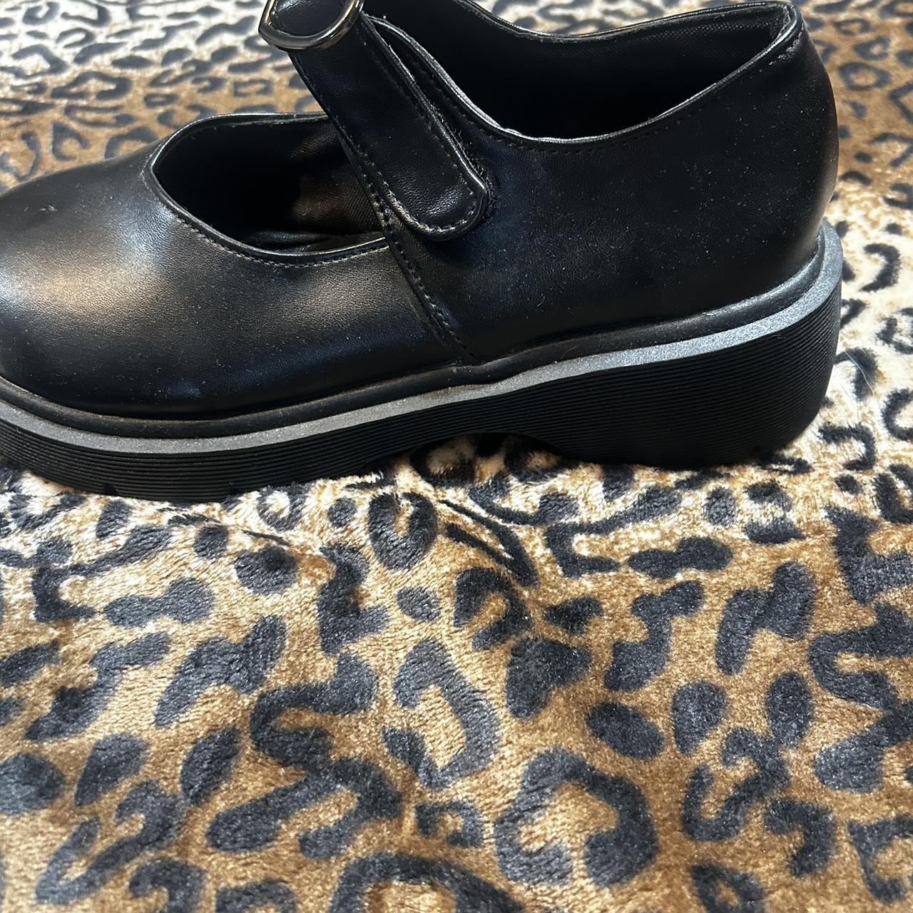 Women size 8 platformed Velcro rounded shoes with... - Depop
