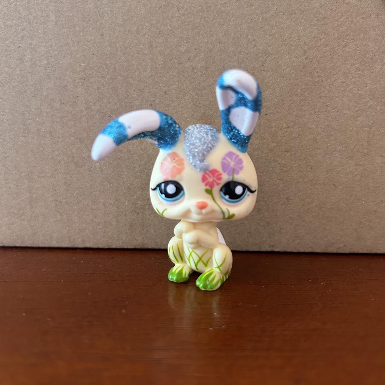 LPS #2156 Glitter Bunny RARE but marks on back of... - Depop