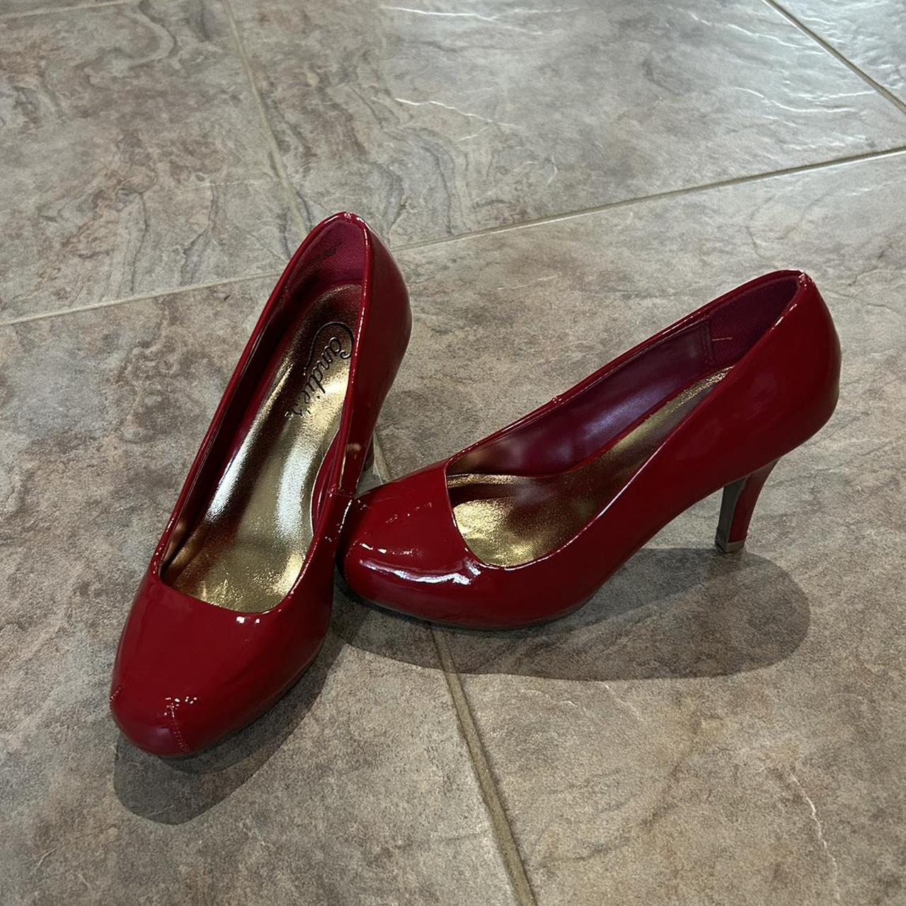 red shiny round toe heels never worn size 5 heels | Depop