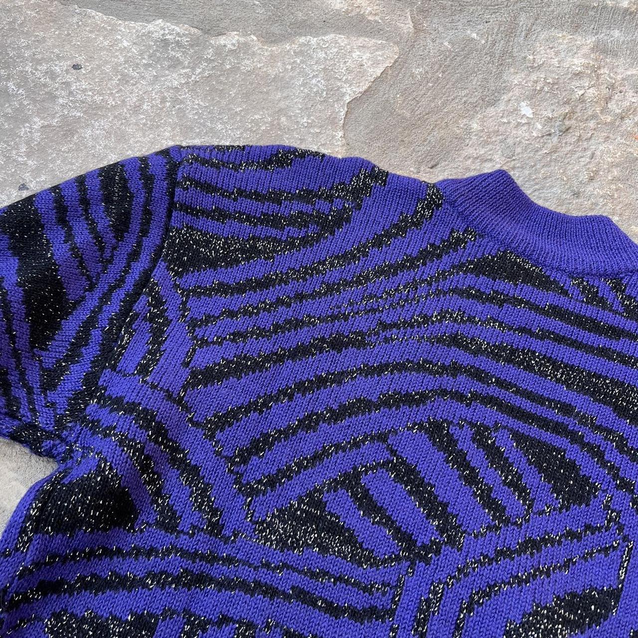 Maglione vintage color viola acceso e fantasia... - Depop