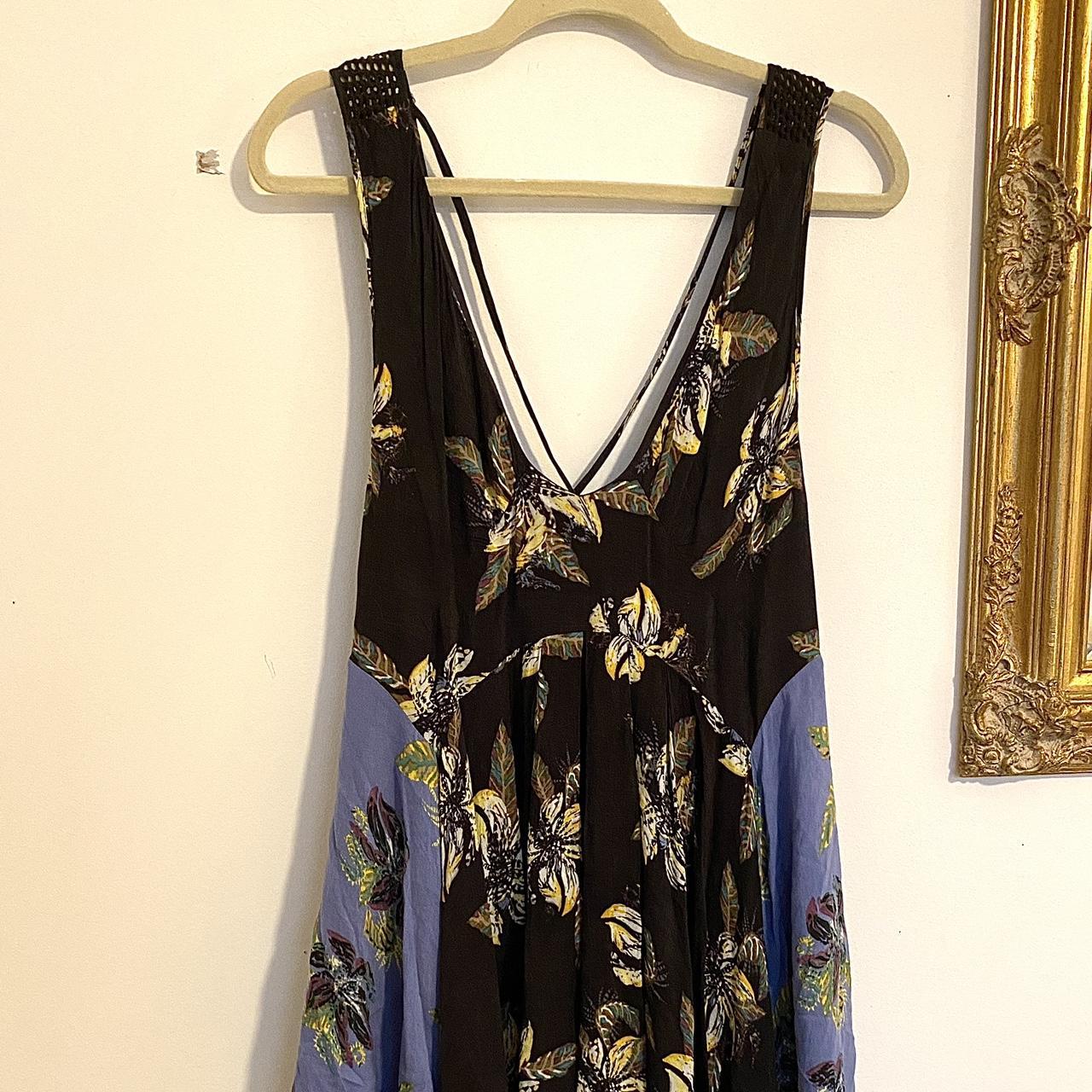 Vintage open back deep V flowing dress with flower... - Depop