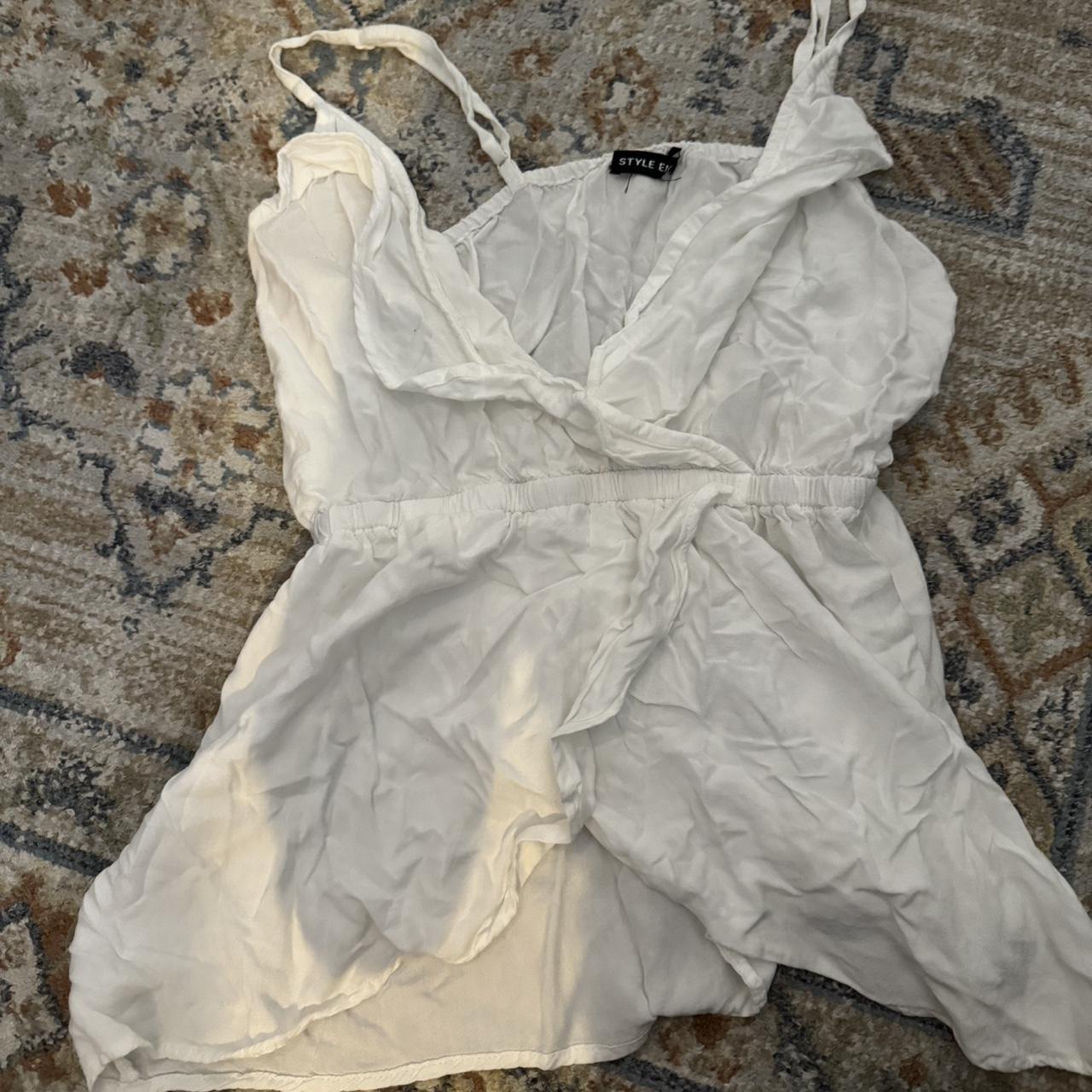 Super cute flowy top! Perfect for the summer!... - Depop