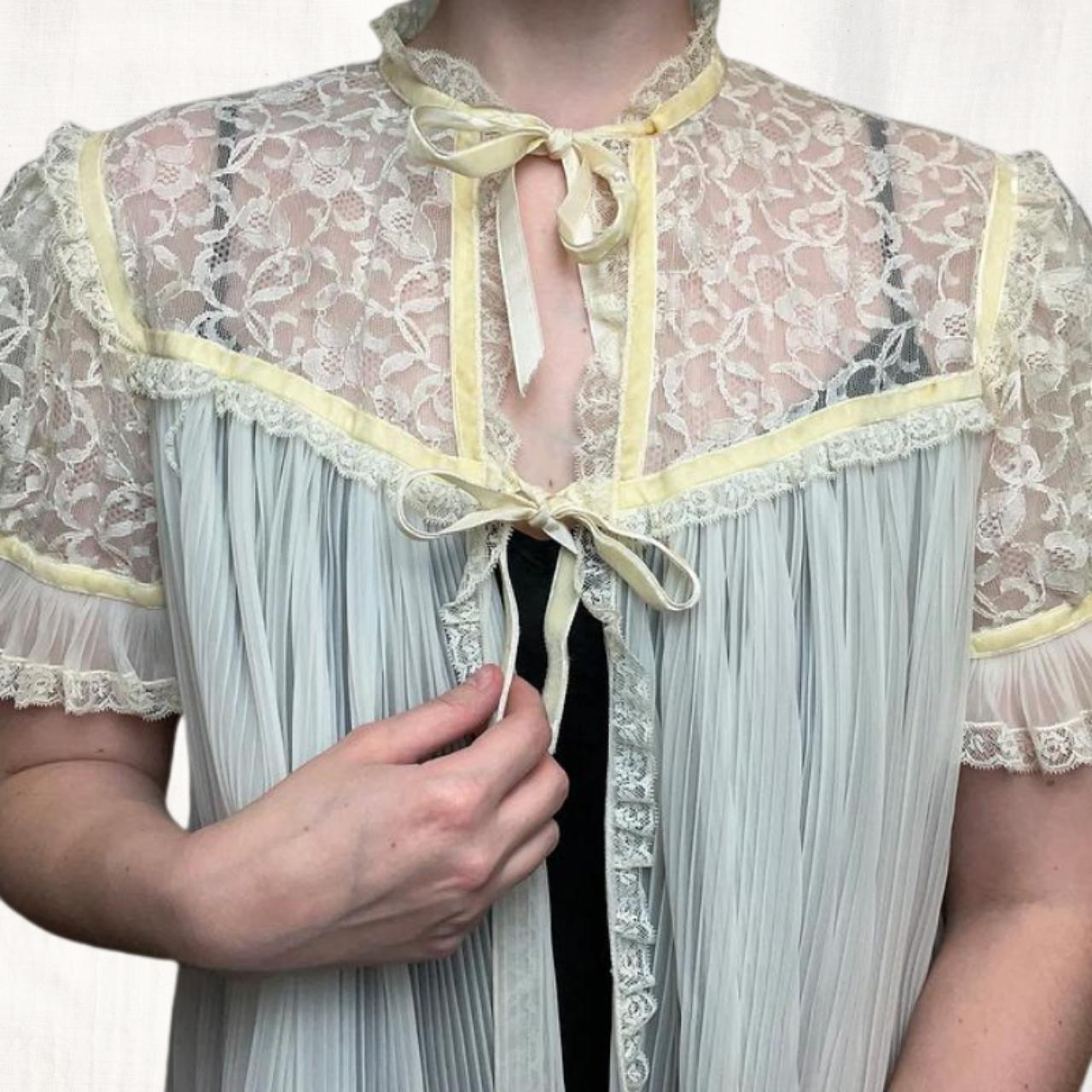 Vintage 1950s/1960s Lady Beatrix Peignoir Robe with... | Depop