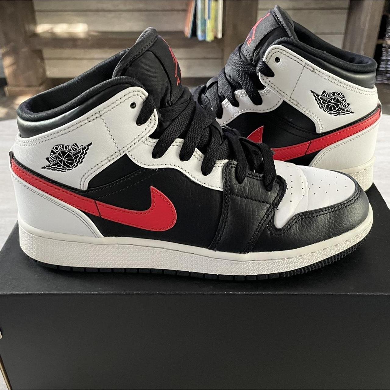 Air Jordan Retro 1 Mid Chile size 5Y Preowned In... - Depop