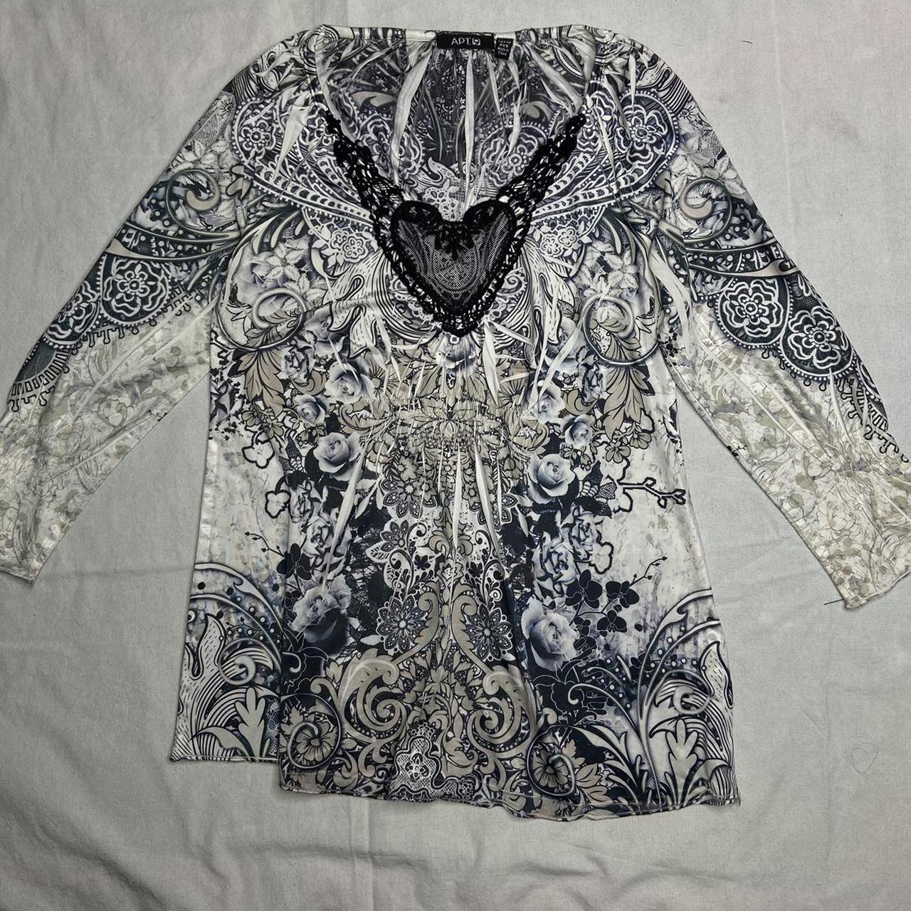 2000s style top ♠️ Has cool floral design throughput... - Depop