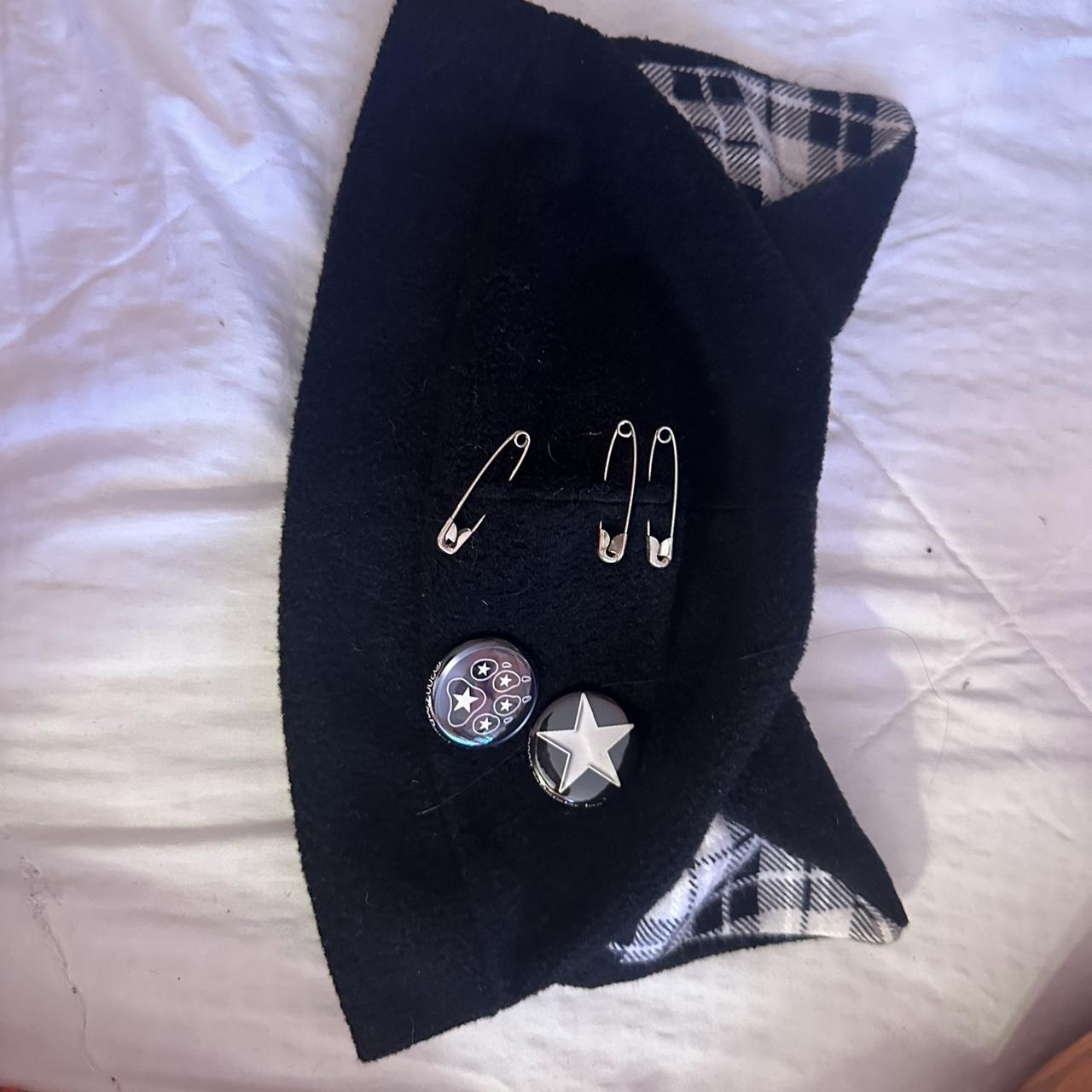 Y2K emo mall goth paw star hat beanie, very good... | Depop