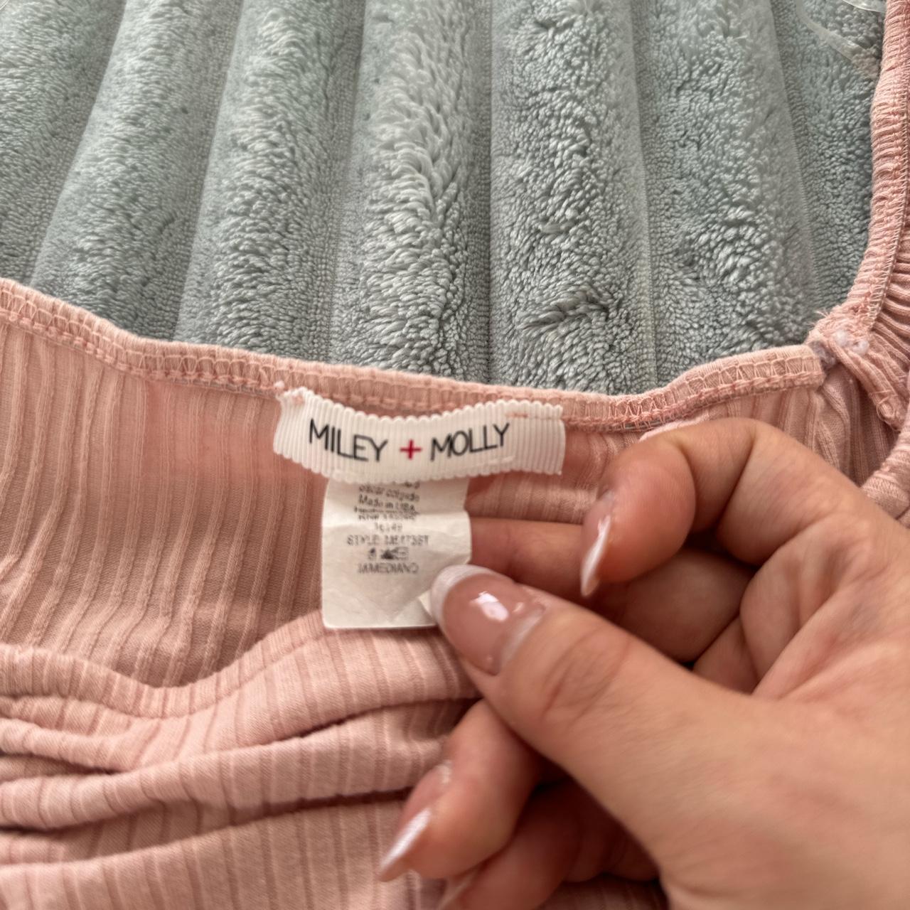 miley + molly top. cropped but adjustable with... - Depop