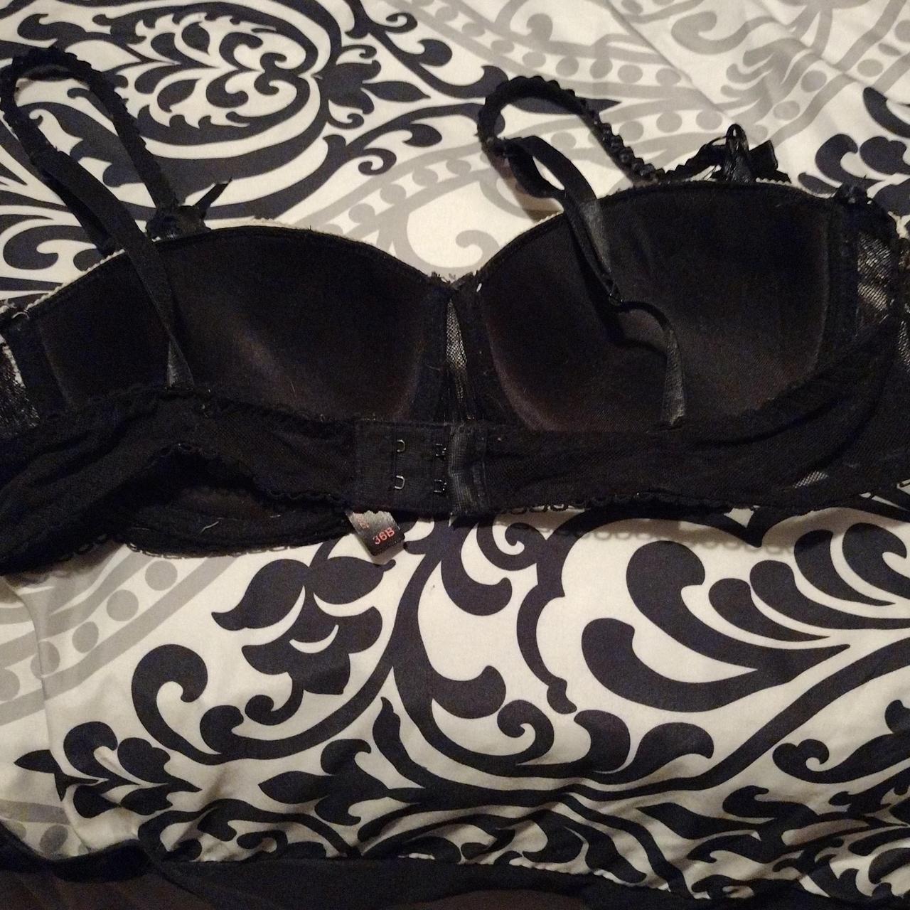 Cute laces bra by Black Fuchsa 36 B light pilling on... - Depop