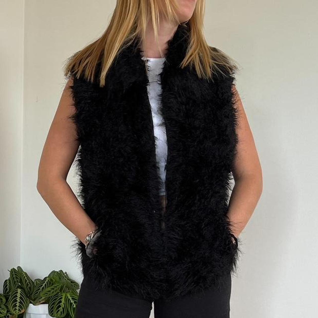 fuzzy “fur” black vest 📞 zips up! - Depop