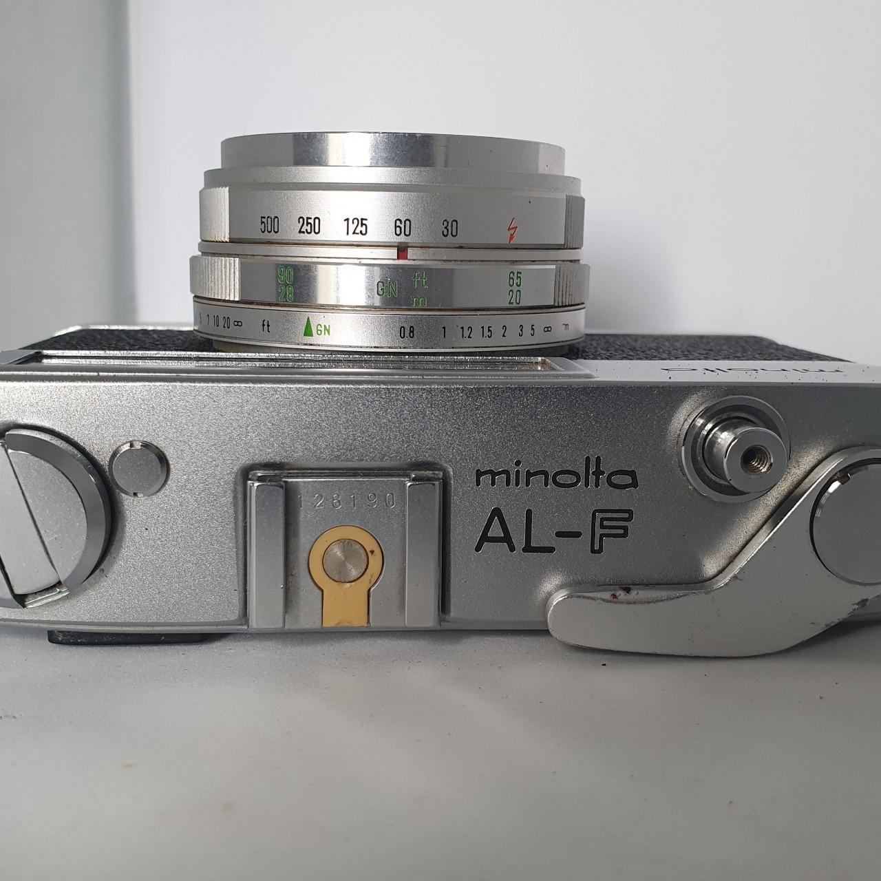 Minolta AL F camera is equipped with a fixed lens.... - Depop