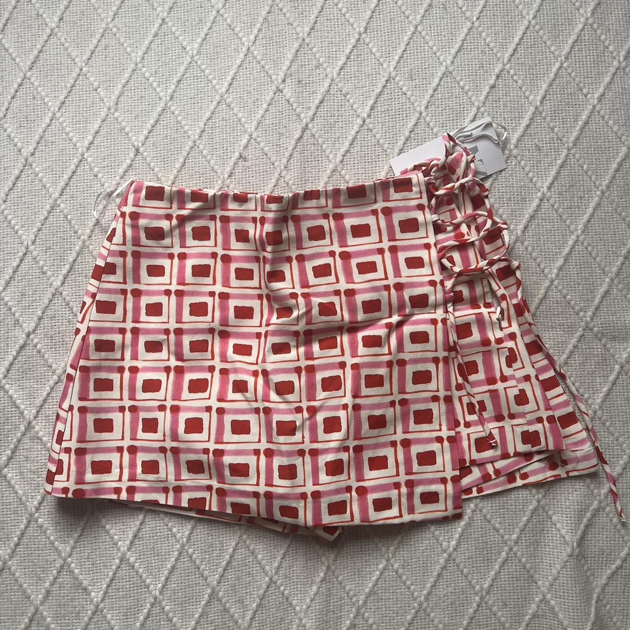 patterned skort with slit (part of a set) - Depop
