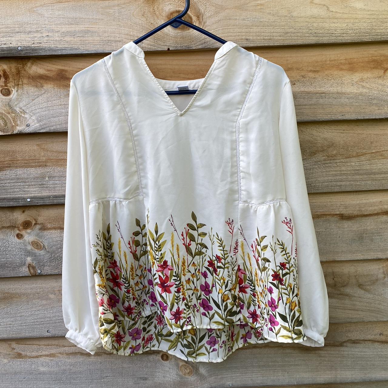 Gorgeous Summer blouse Light and flowy with... - Depop