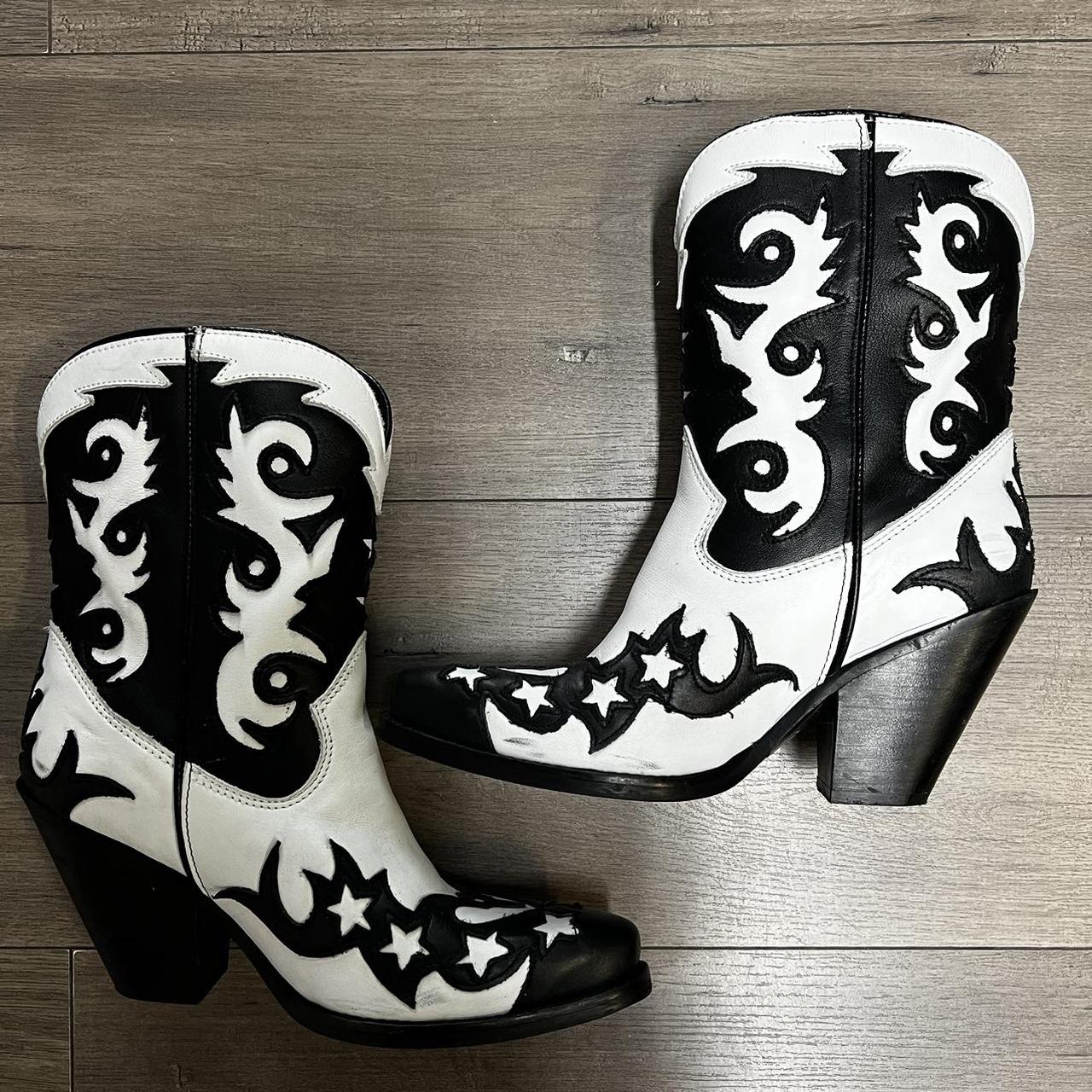 Cowgirl/cowboy boots Black white wit stars Size 7/... - Depop