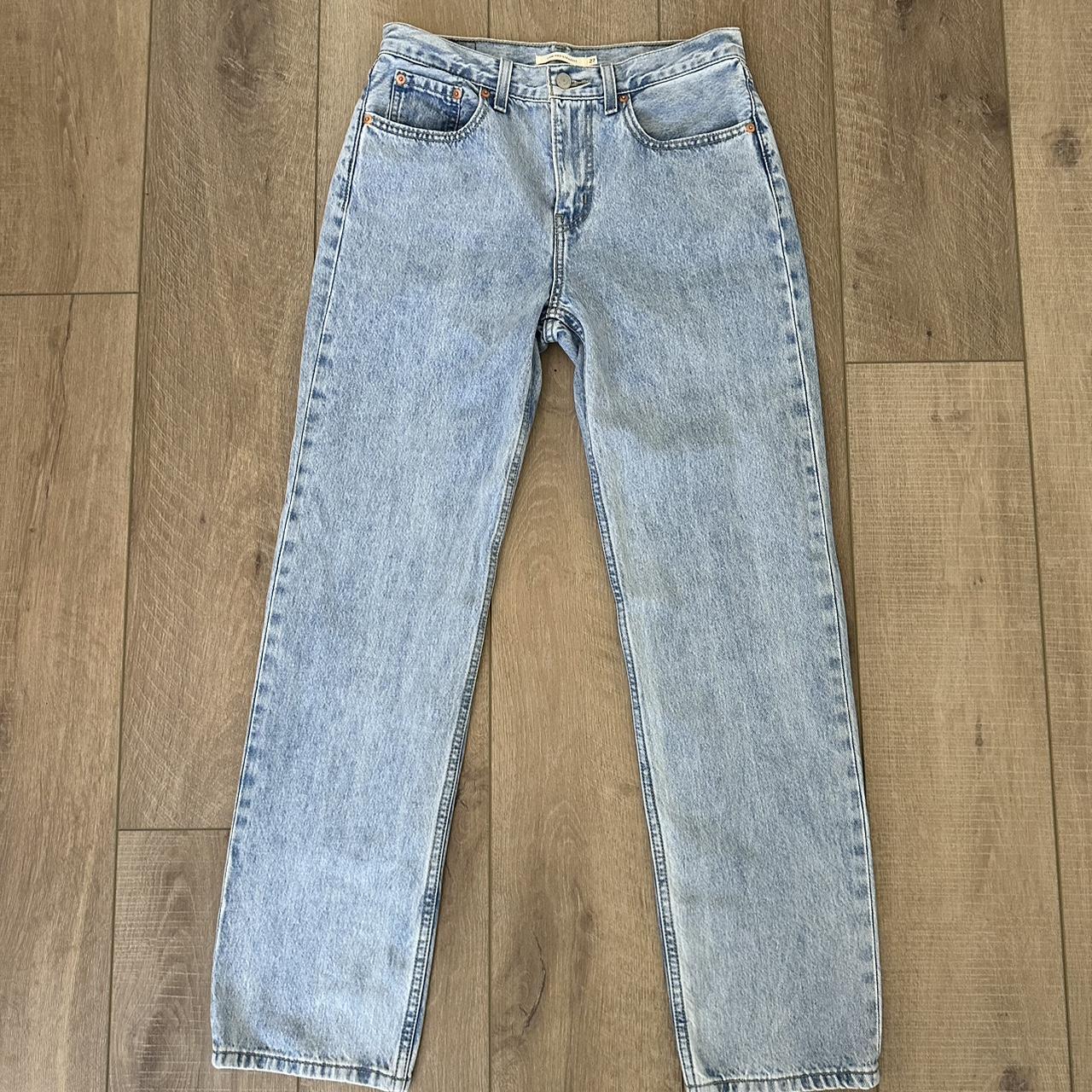 Women’s Levi’s low pro straight! Never worn :) - Depop