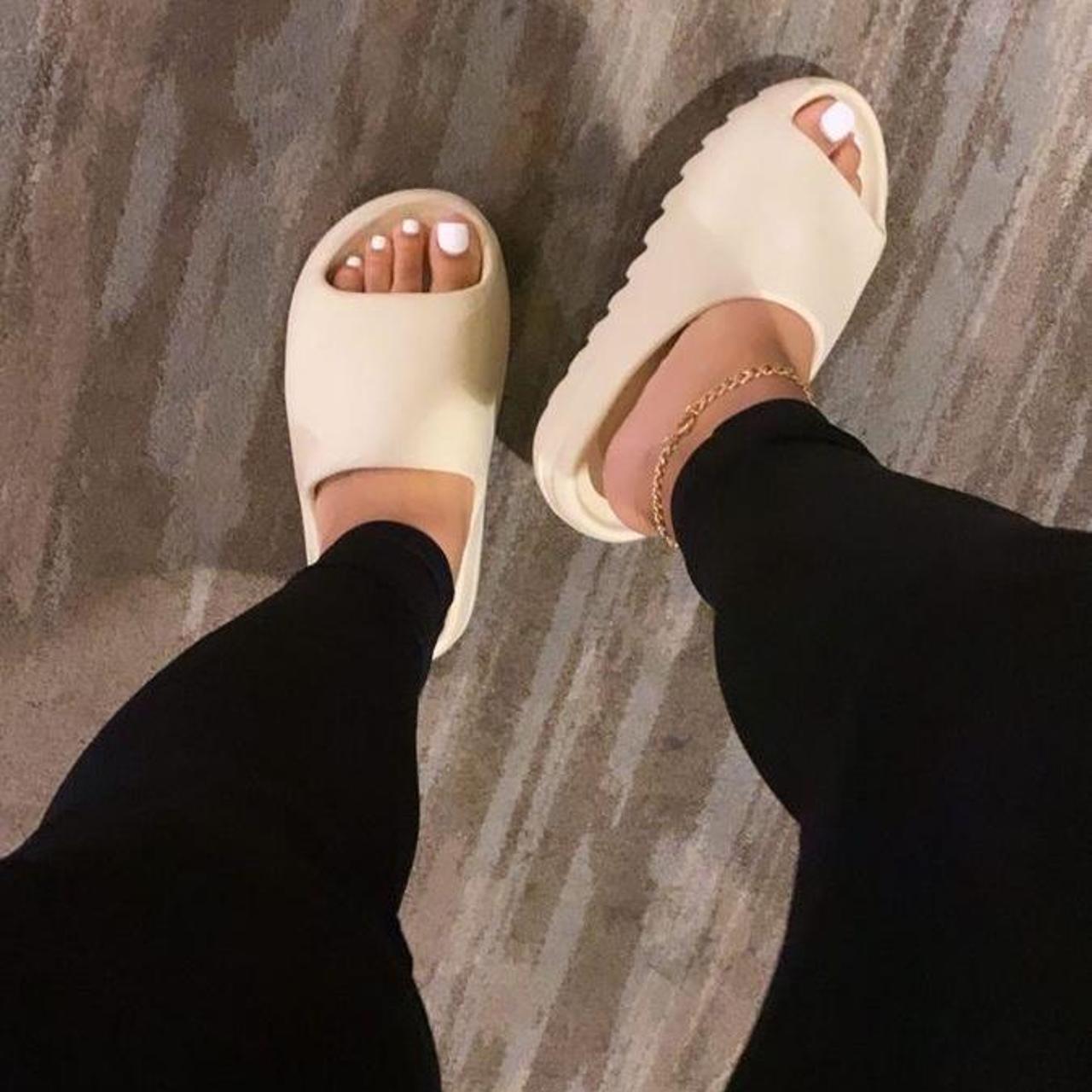 Adidas Women's Cream Slides | Depop