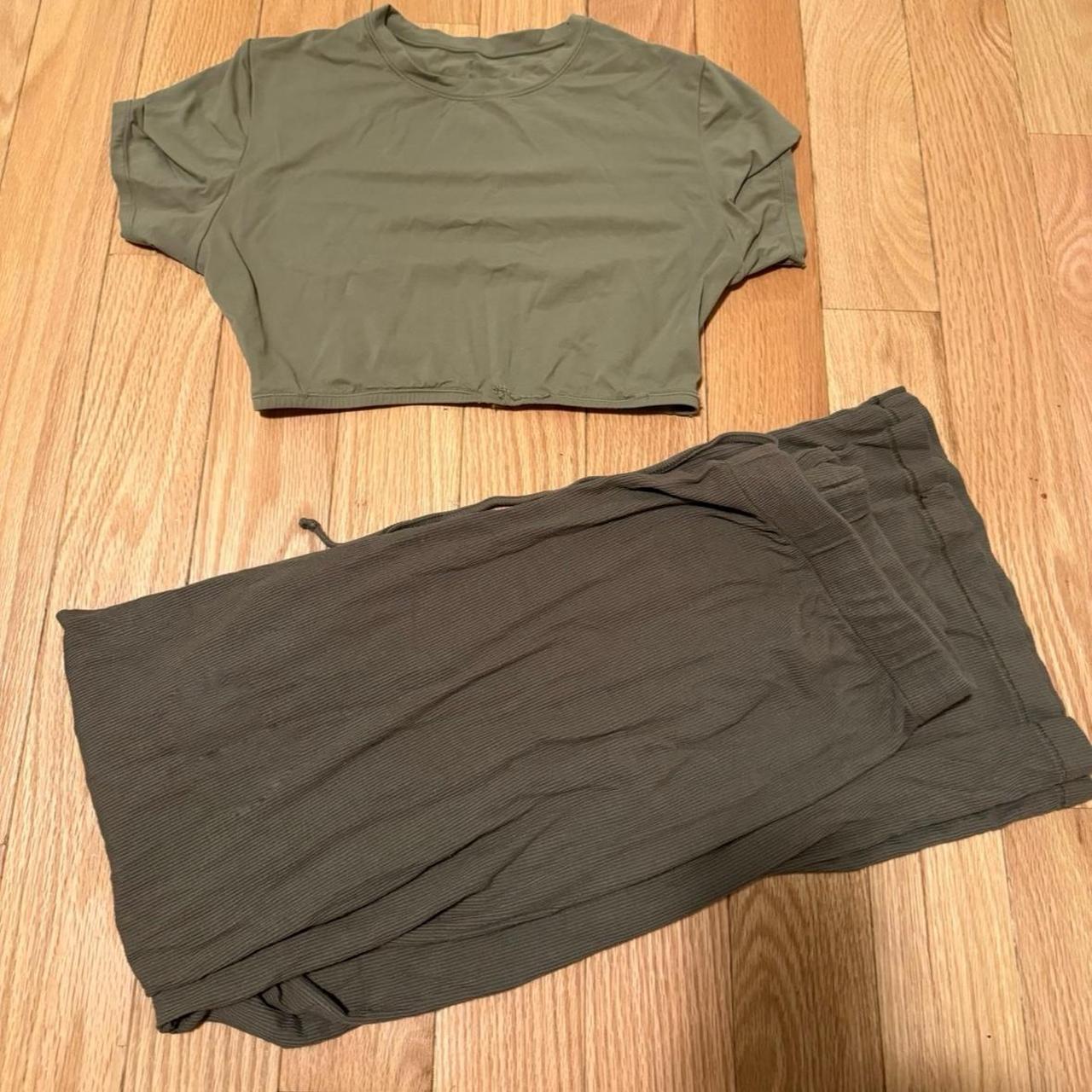 Skims set! Top is size small, pants are size medium!... | Depop