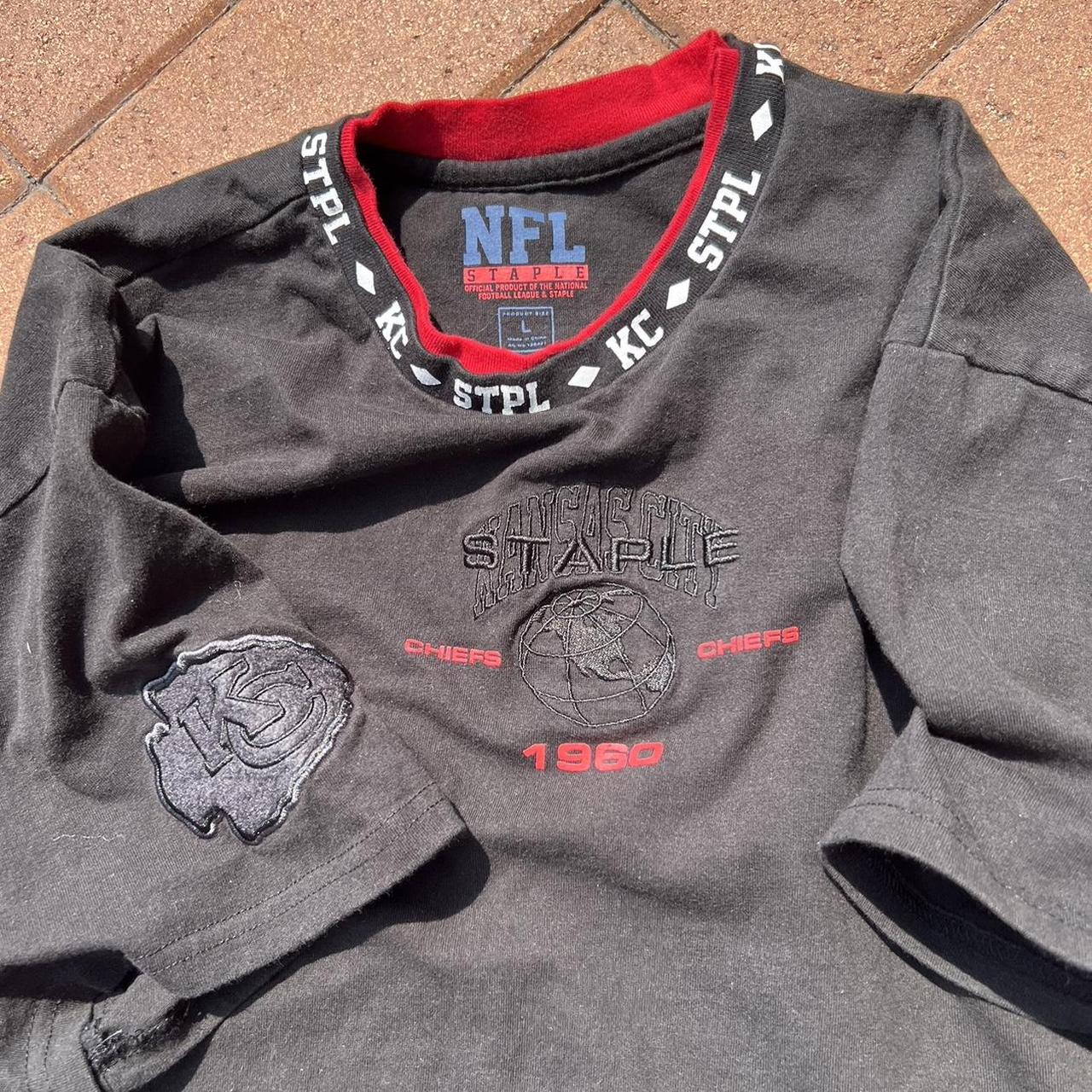 NFL Men's Black T-shirt | Depop