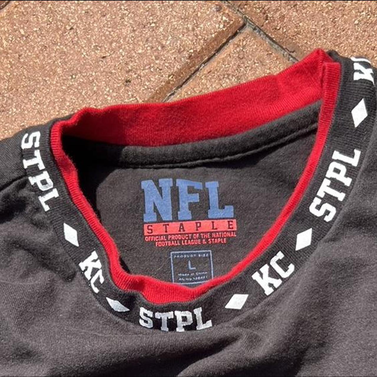 NFL Men's Black T-shirt | Depop