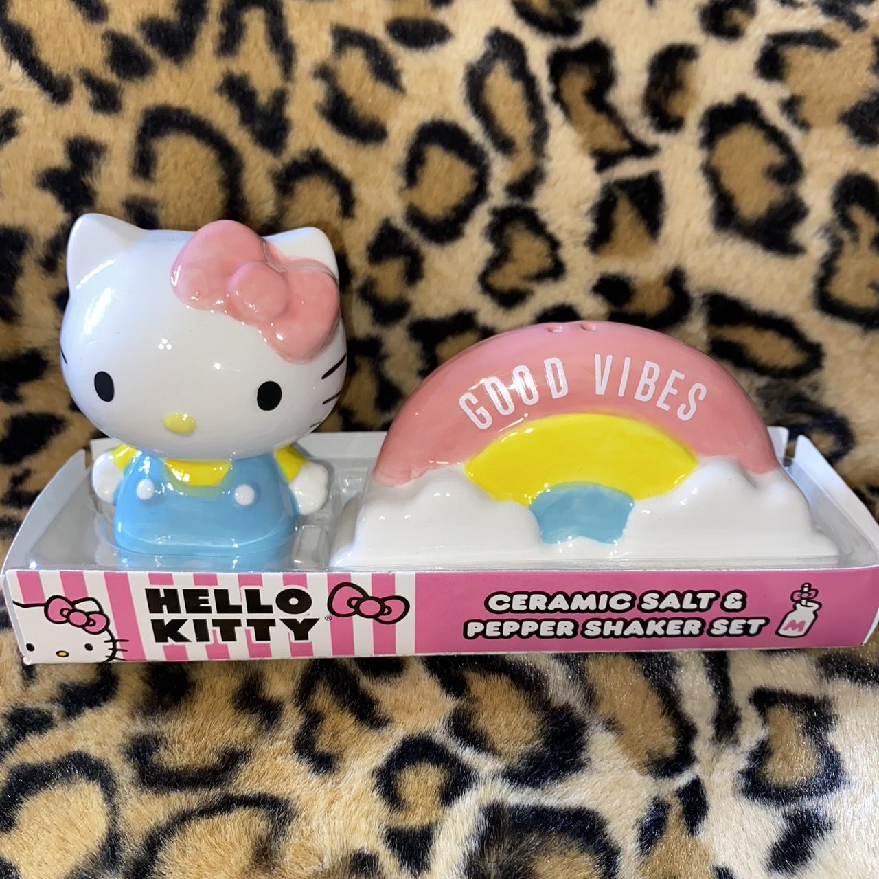 Pastel Hello Kitty salt and pepper shakers!... - Depop